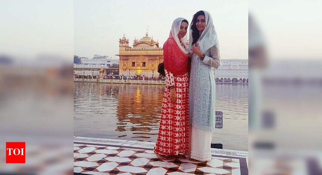 Karishma Tanna offers prayers at Golden Temple - Times of India