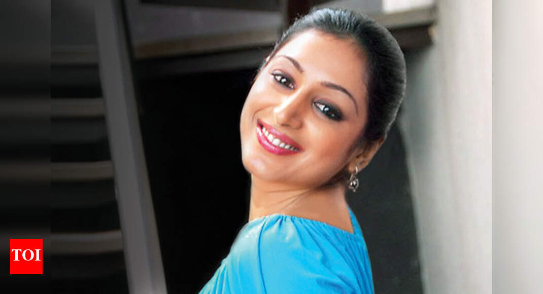 Padmapriya surprises villagers with her researcher role | Malayalam ...
