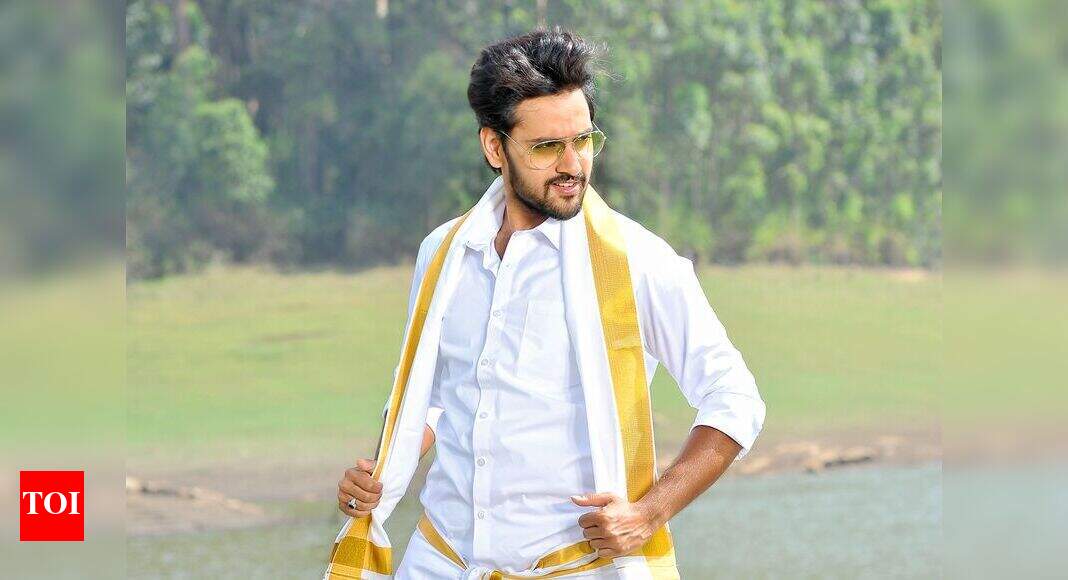 Right Right has no heroes. There's only conductor Ravi and Driver Seshu ...