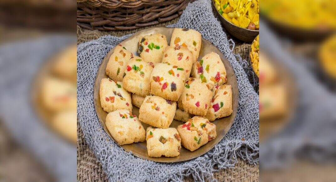 Tutti Frutti Biscuits Recipe: How to Make Tutti Frutti Biscuits Recipe ...