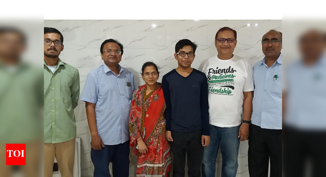 Neelesh Verma of Kanpur despite disability secures top category rank in JEE Advanced | Kanpur ...