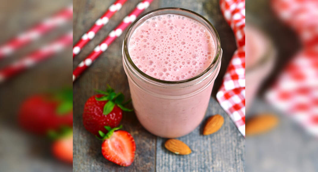 Oats and Strawberry Milkshake Recipe: How to Make Oats and Strawberry ...