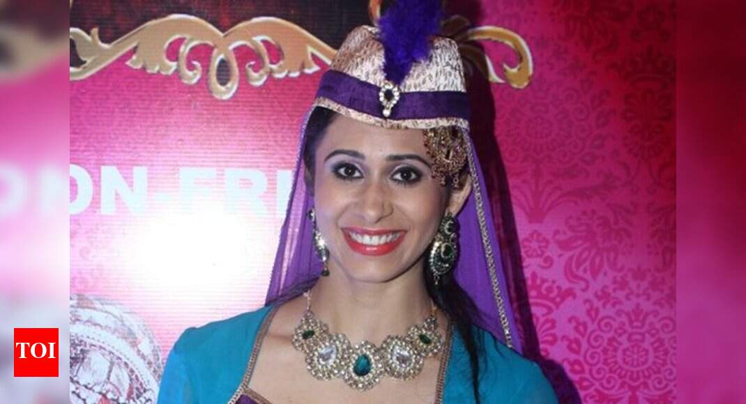 Kishwer Merchantt is back as a beautiful dancer on Har Mushkil Ka Hal ...