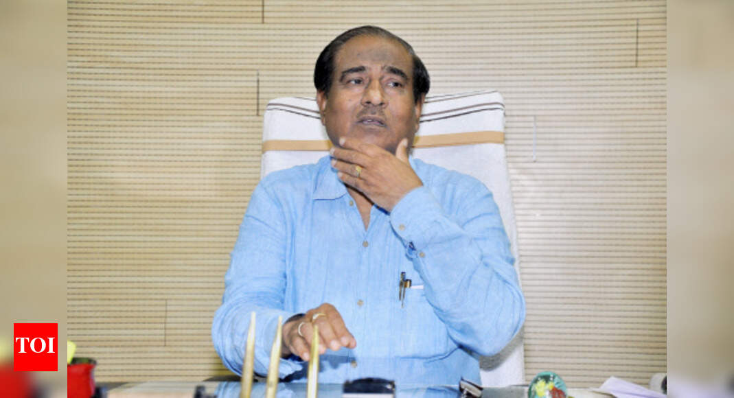 Topper scam: Bihar court issues arrest warrants against ex-BSEB chief ...