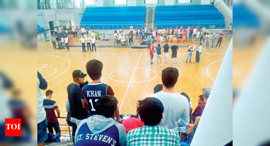 200 DU students part of 'Half Girlfriend' shoot | Hindi Movie News ...
