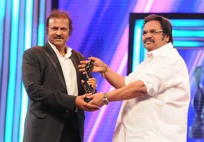 Dasari and Mohan Babu's guru-shishya moment | Telugu Movie News - Times ...