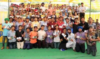 1752 students honored at Pratibha Samman Samaroh at GGI | Ludhiana News ...