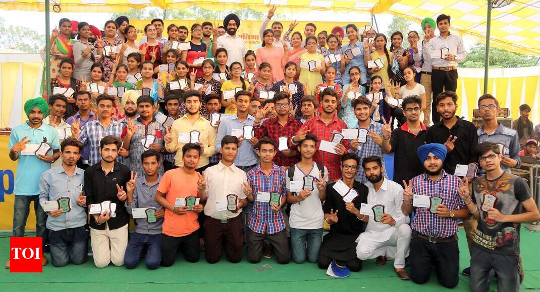 1752 students honored at Pratibha Samman Samaroh at GGI | Ludhiana News ...