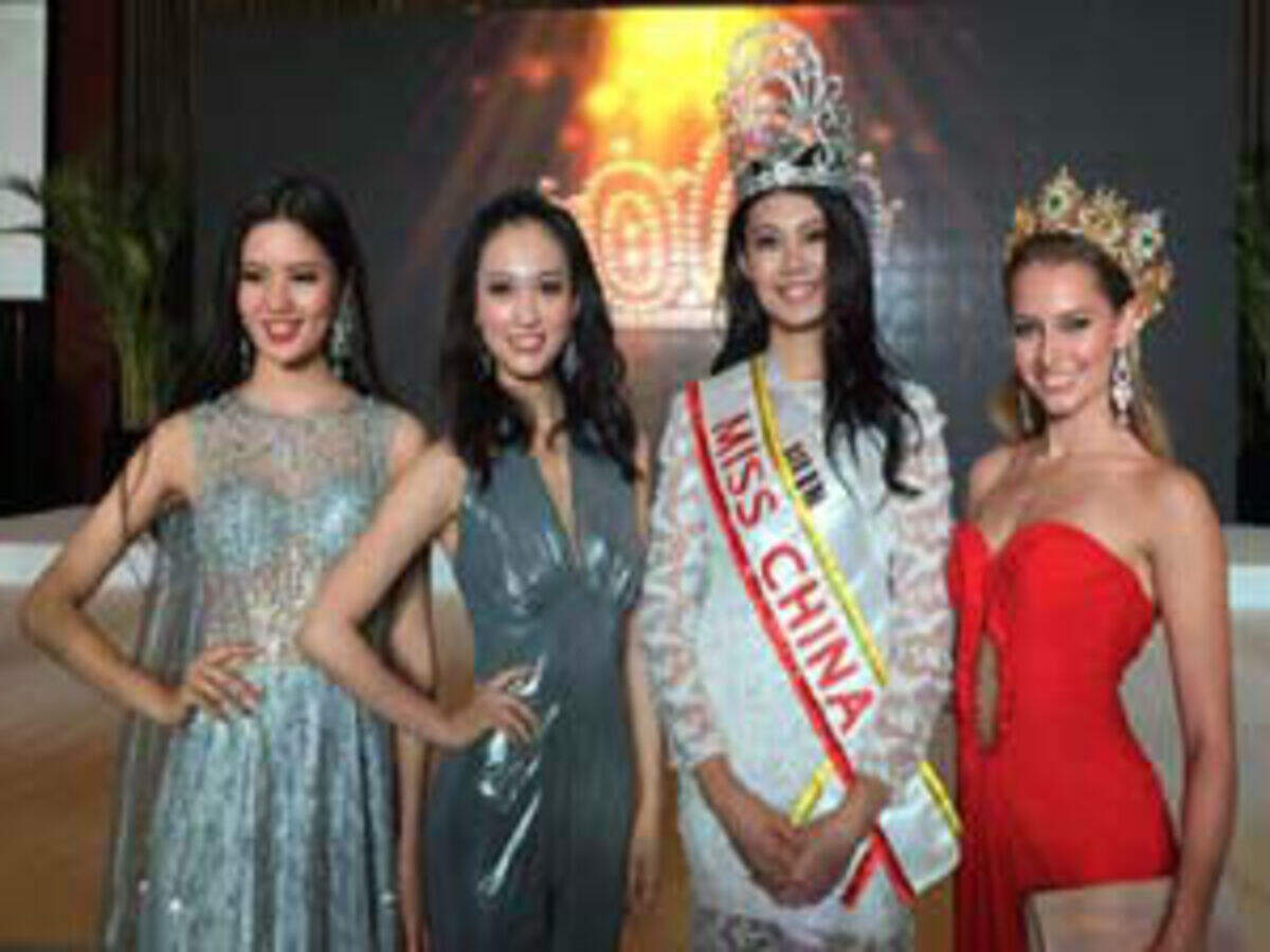 Wenqi Zhang crowned as Miss China 2016