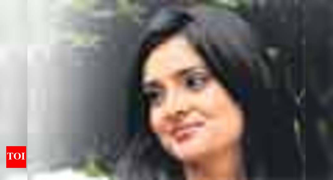 Divya celebrated b'day with her fans | Regional Movie News - Times of India