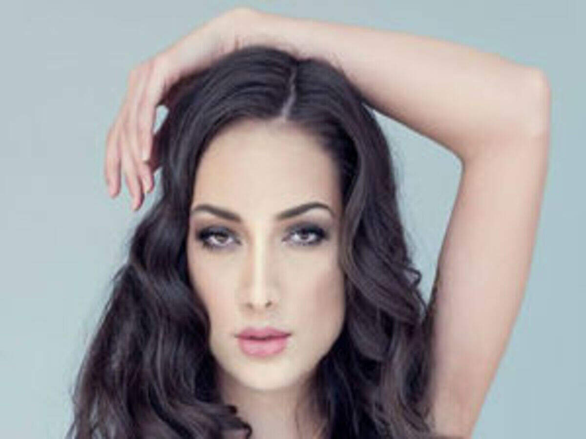 Dajana Dzinic crowned Miss Universe Austria, 2016