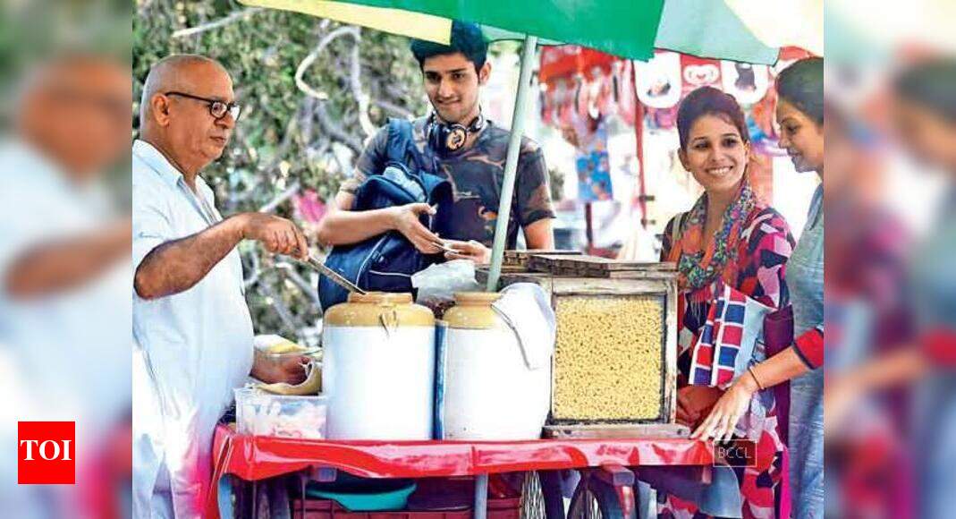 Delhi University’s old favourite food stalls | Delhi News - Times of India