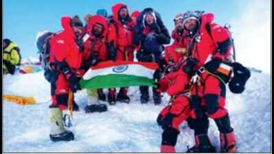 Major's gift to alma mater: Rocks from Mount Everest | Vadodara News ...