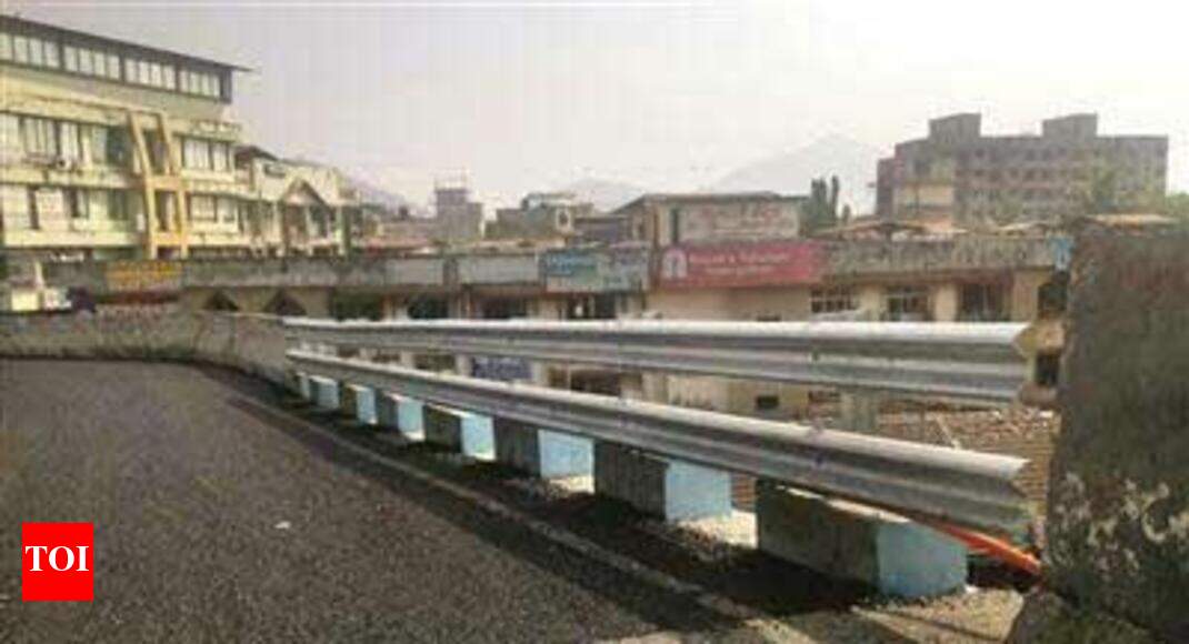 Closed roads create traffic chaos on ECR | Chennai News - Times of India