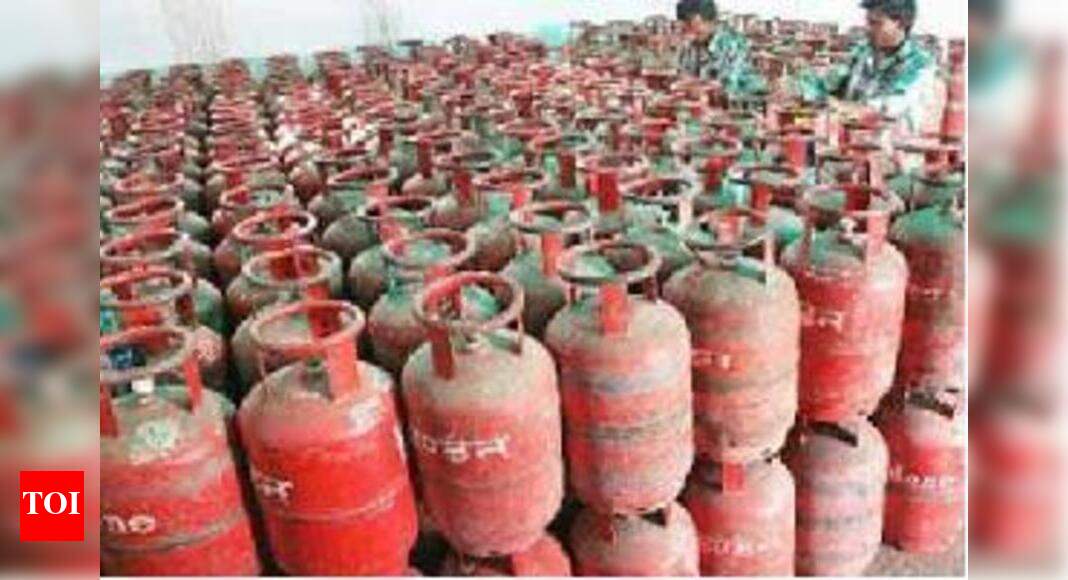 Four injured in LPG cylinder explosion | Kolhapur News - The Times of India
