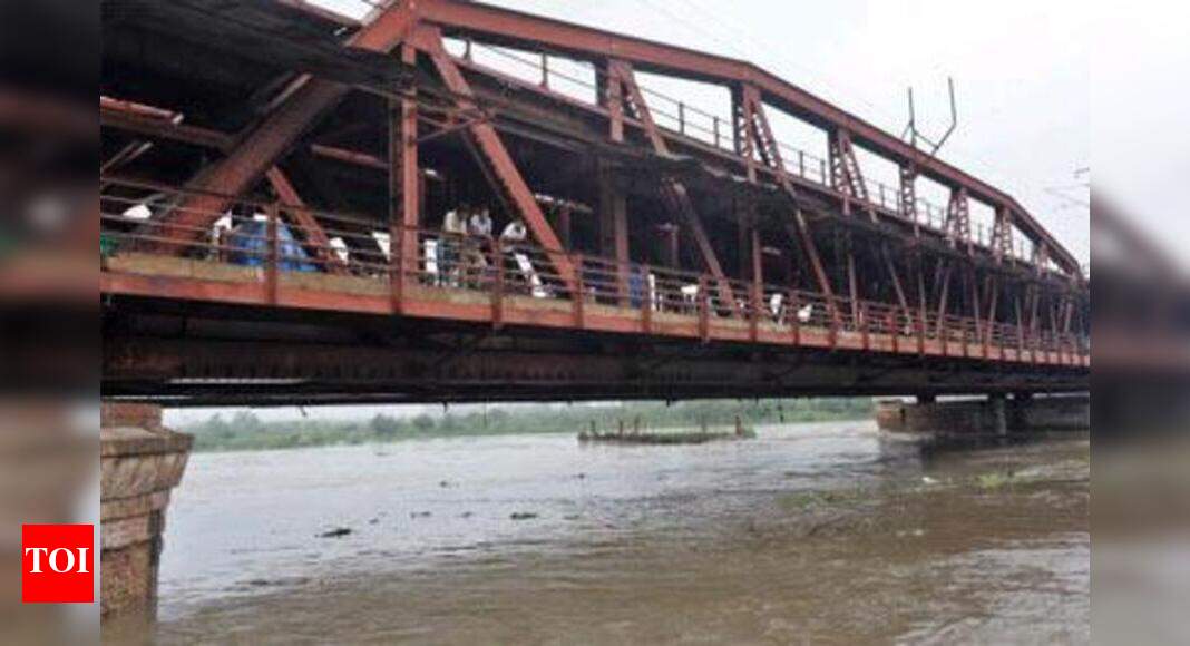 Rlys gives fresh push to new Yamuna bridge | Delhi News - Times of India