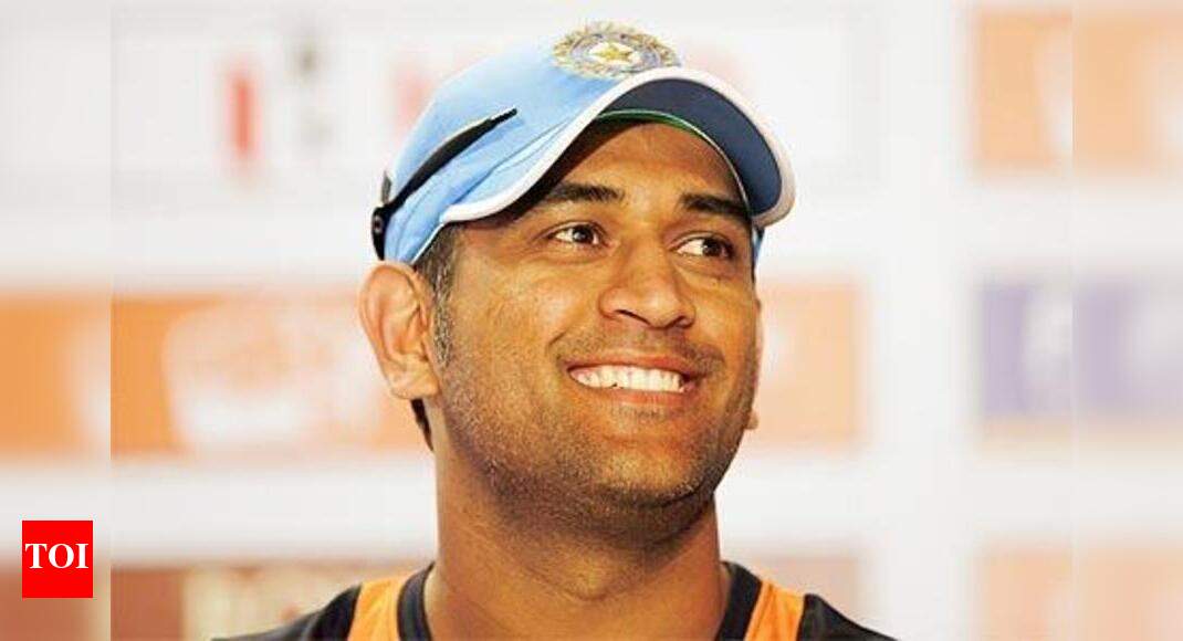 Captain Dhoni gets warm welcome from Kashi fans | Varanasi News - Times ...