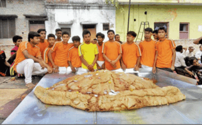 Presenting, at 332kg, world's largest samosa | Varanasi News - Times of ...
