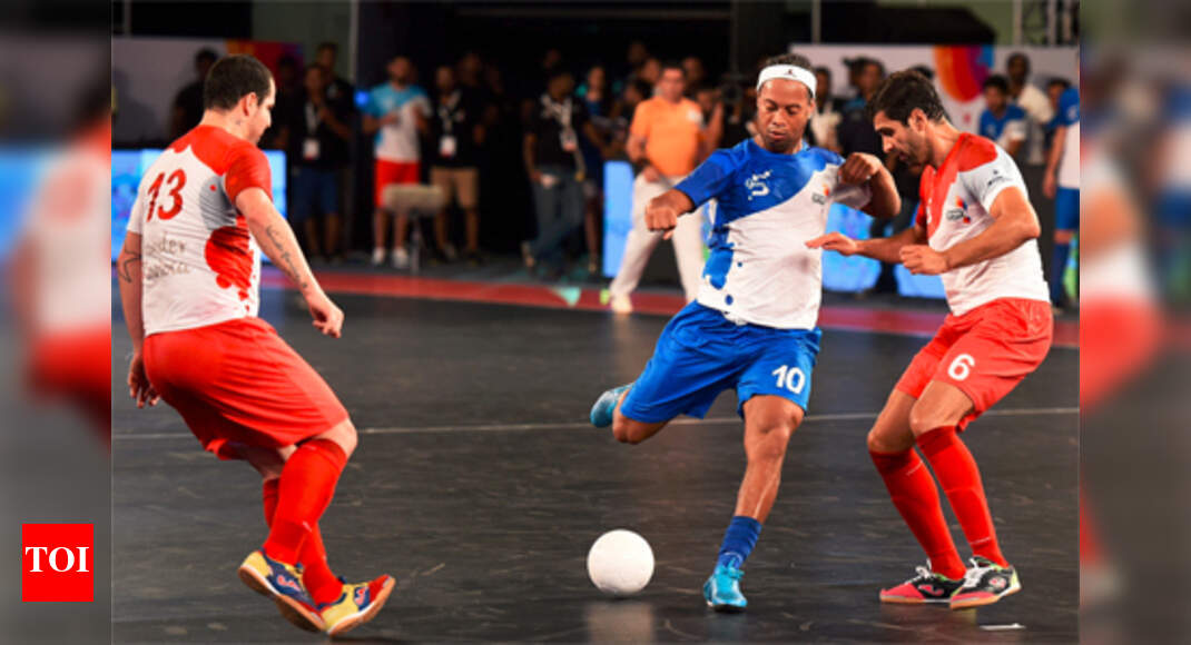 Ronaldinho: Gigg's team wins, Ronaldinho in losing side in Premier ...