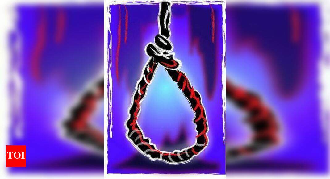 Woman's body found hanging from tree, murder suspected | Ludhiana News ...