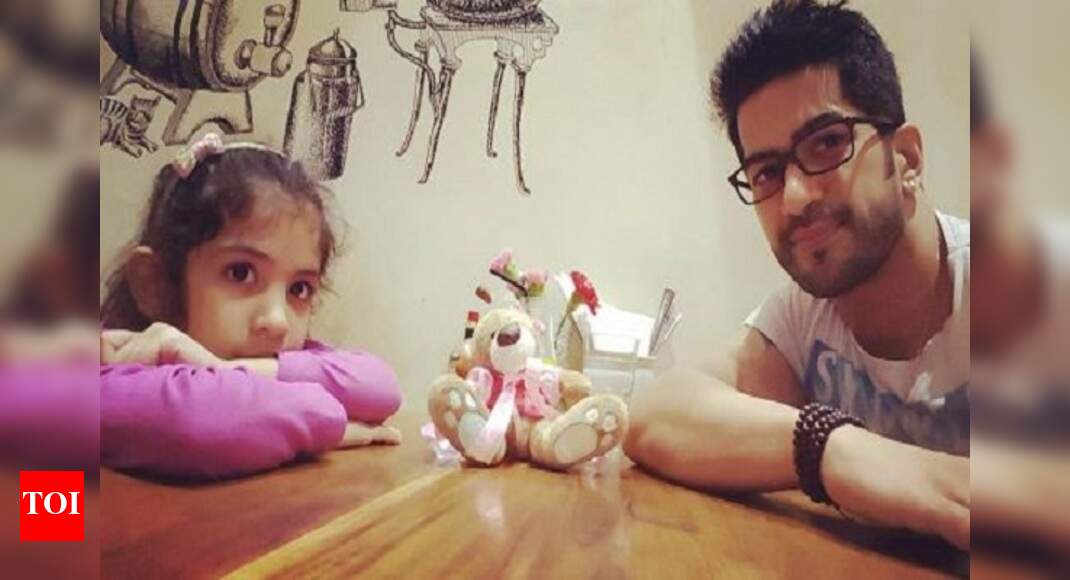 Amit Tandon is a proud daddy as daughter Jiyana starts school - Times ...