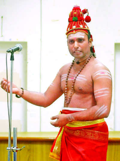 Vyloppilli Samskrithi Bhavan: Padakam, the poor cousin of Chakyarkoothu ...