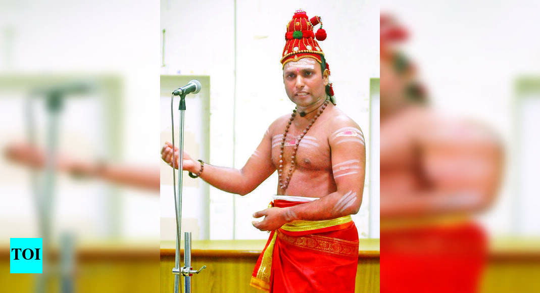 Vyloppilli Samskrithi Bhavan: Padakam, the poor cousin of Chakyarkoothu ...