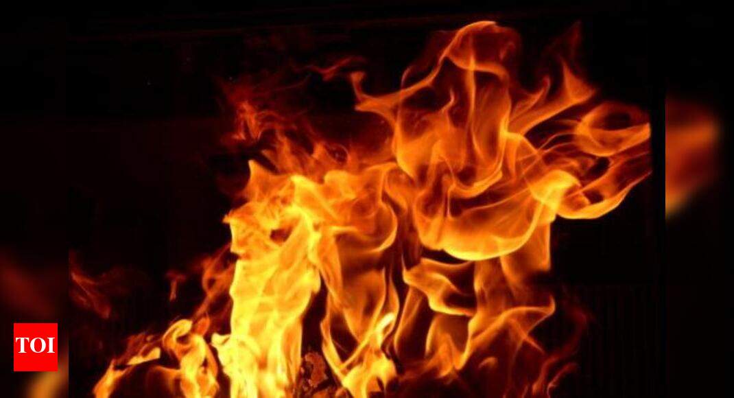 Indian sets himself on fire in Malaysia - Times of India