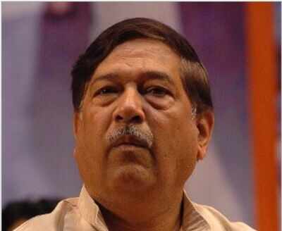 Give up life if graft proved: Girish Bapat | Mumbai News - Times of India