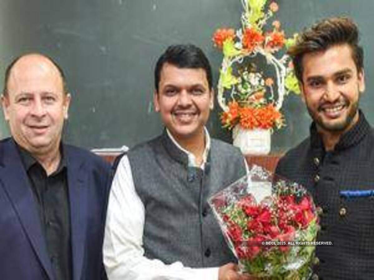 Mr. World Rohit Khandelwal meets Maharashtra CM Devendra Fadnavis