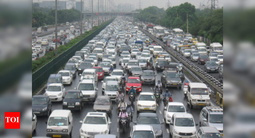 Massive traffic jam paralyses Delhi-Gurgaon highway, traffic police ...