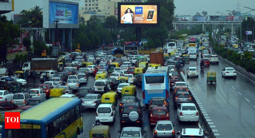 Traffic crawls across Noida | Noida News - Times of India