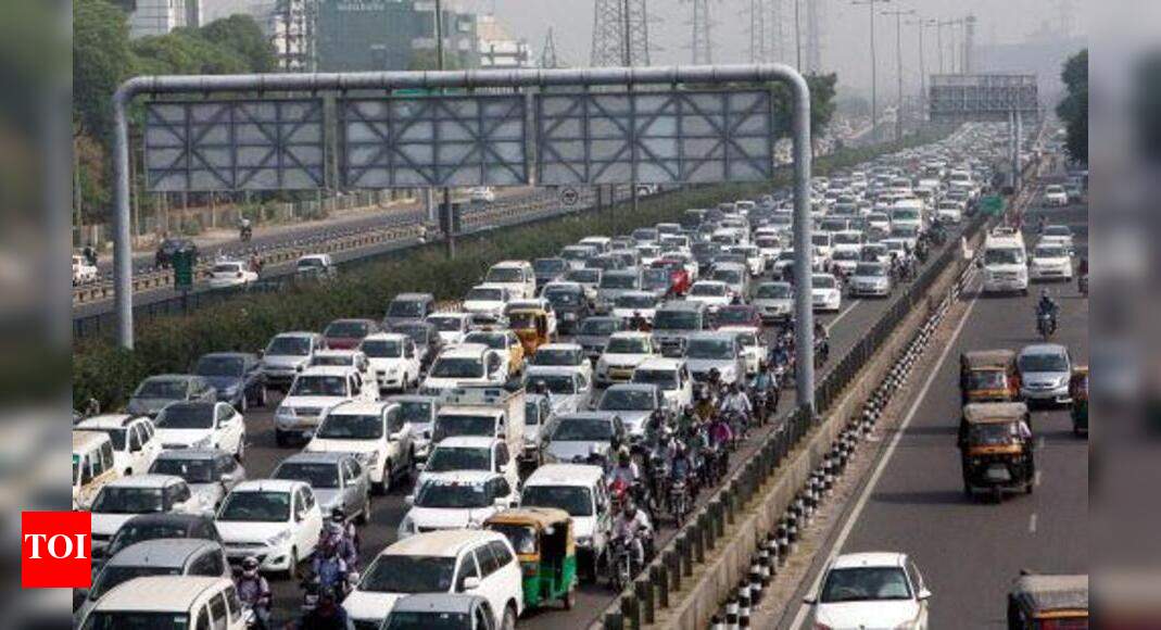 Heavy traffic leads to slow movement of vehicles, CM arrival delayed by ...