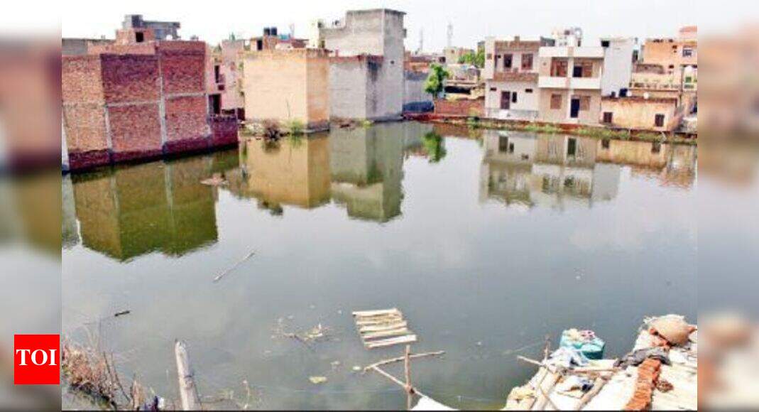 Area a cesspool of neglect, locals keep out during rains | Delhi News ...