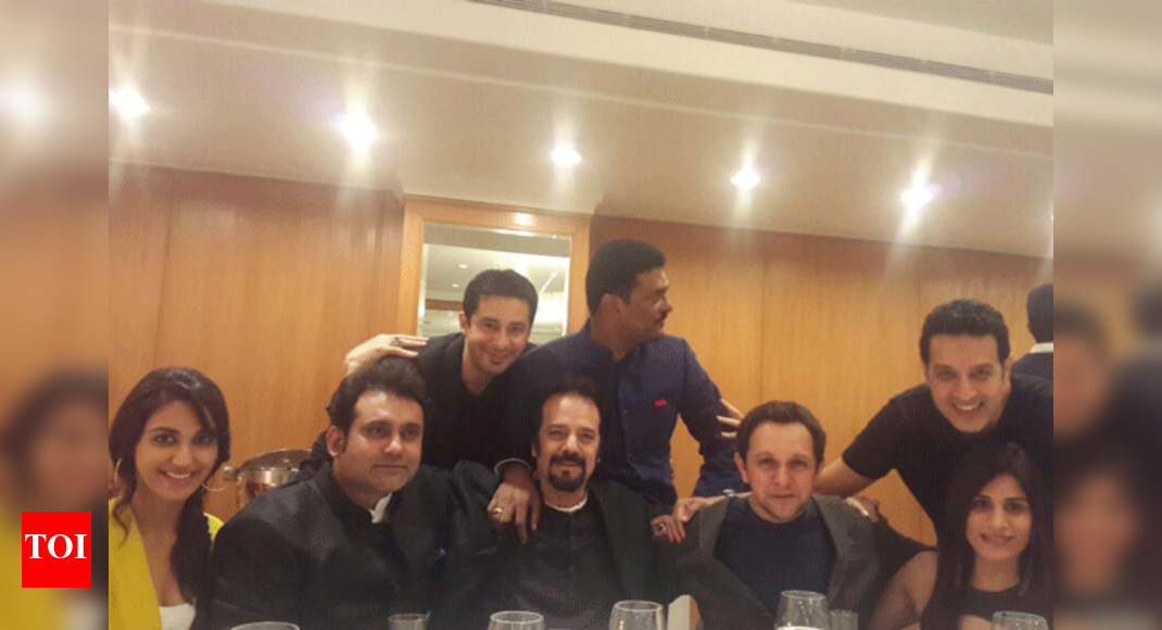 Imran Khan had a gala time meeting his old friends - Times of India