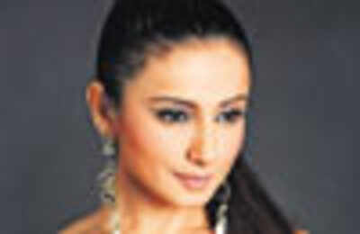 Divya does her turn for charity | Hindi Movie News - Times of India