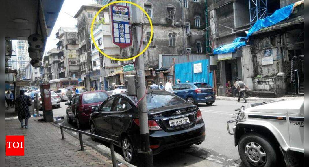 This BEST bus stop on Jagannath Shankar Sheth Road near Parsi Temple ...