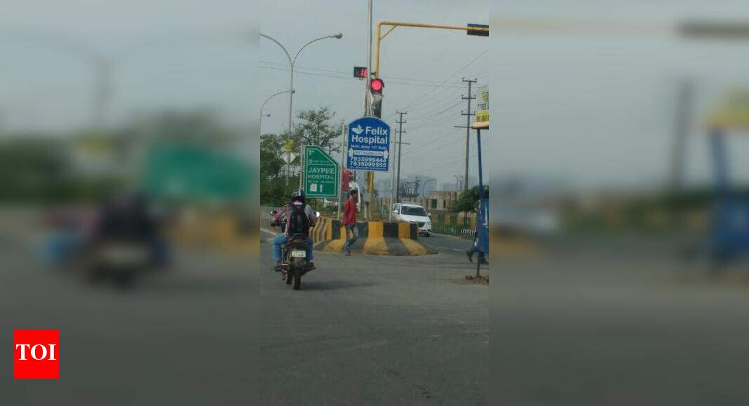 Hoarding blocking view of Noida signal removed - Times of India