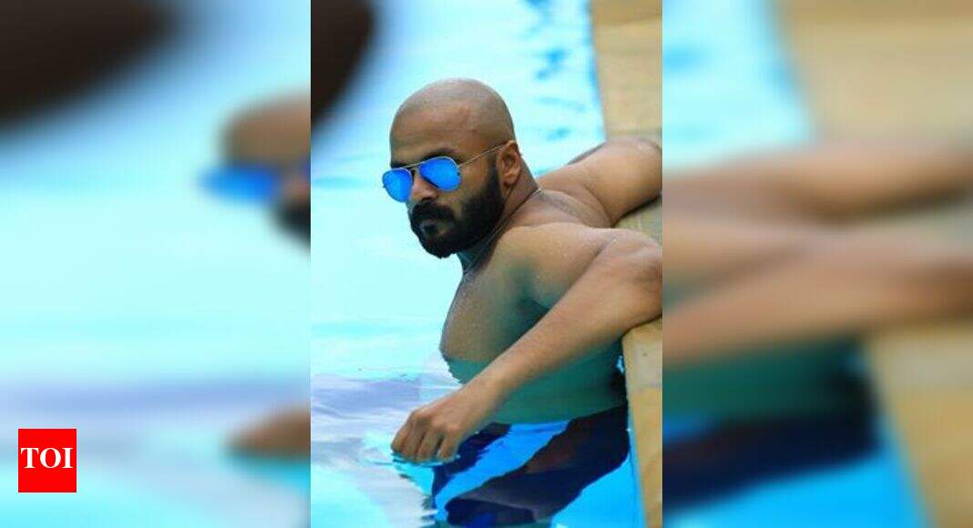 Jayasurya's 'Pretham' look starts trending | Malayalam Movie News ...