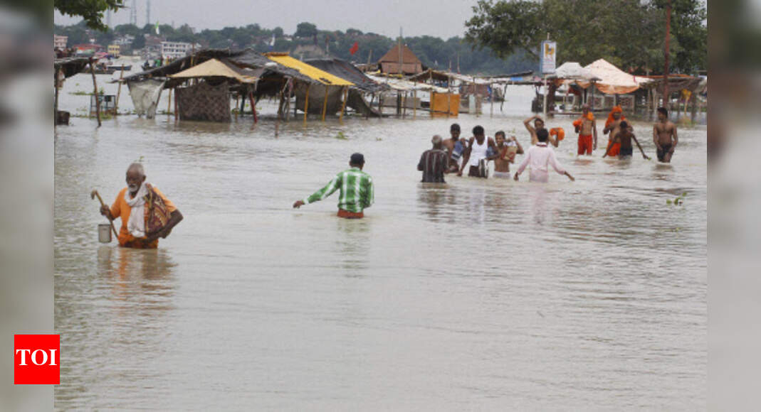 Flood situation grim in UP, 3,000 moved to camps | Varanasi News ...