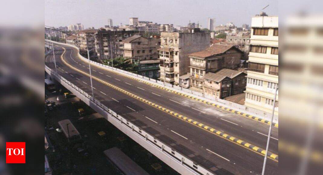 Accident on the JJ flyover, two injured | Mumbai News - Times of India