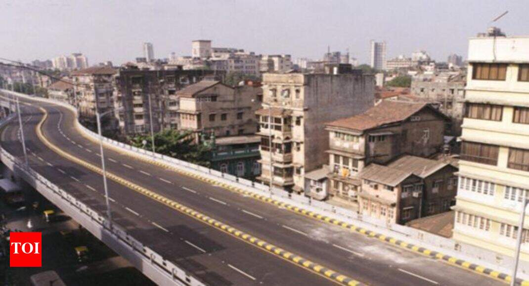 Accident on the JJ flyover, two injured | Mumbai News - Times of India