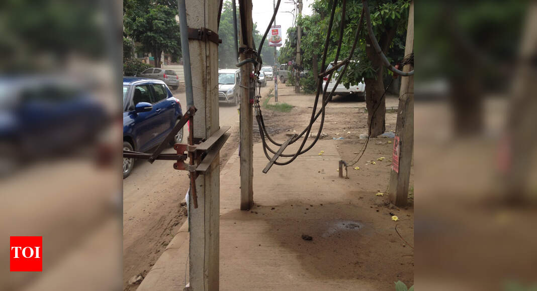 Shock hazard on Ggn pavement - Times of India