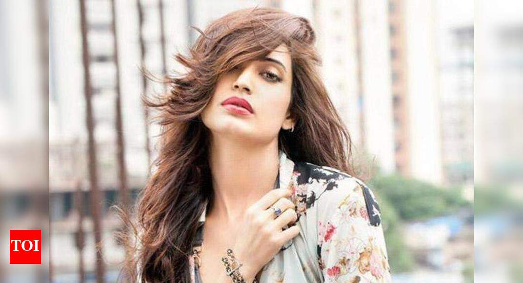 Prachi Pisat accuses Sudesh Mhashilkar of sending her inappropriate ...