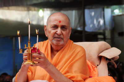 BAPS spiritual head visits late Pramukh Swami's birthplace | Vadodara ...