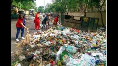 Citizens grapple with garbage while AMC takes a break | Ahmedabad News ...