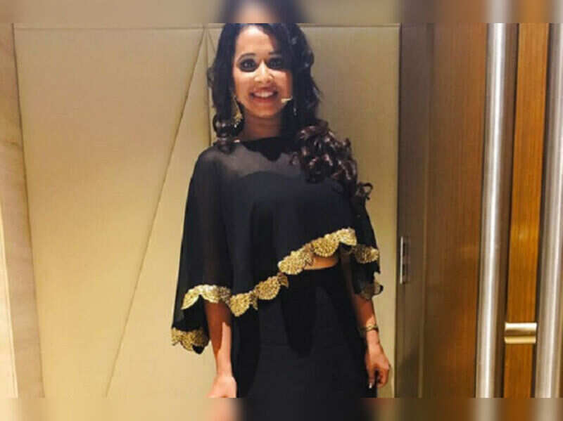 Shreya Bugde flaunts a glamorous avatar - Times of India