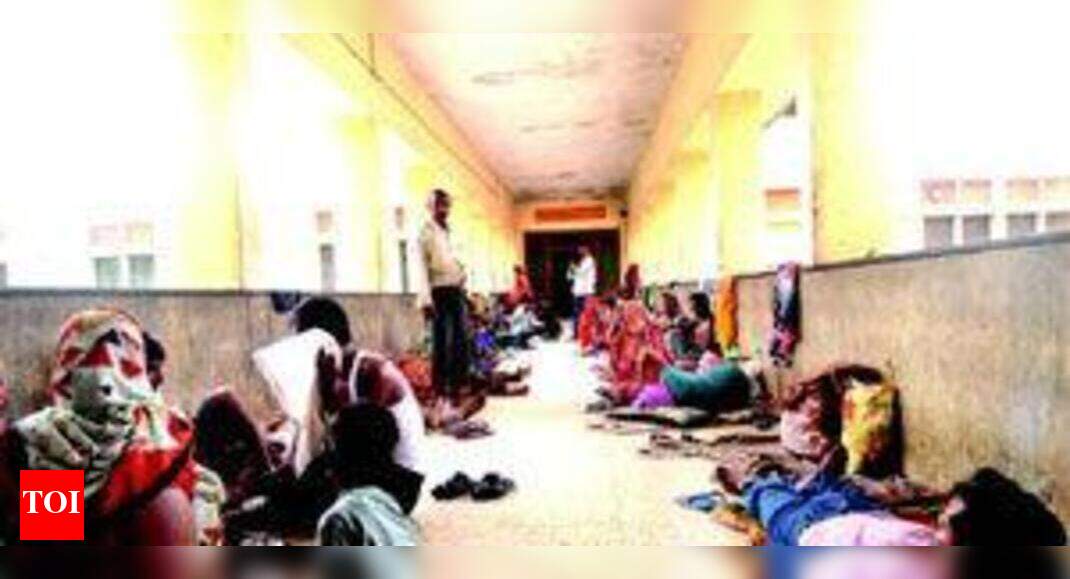 Patients queue up at private hospitals | Delhi News - Times of India