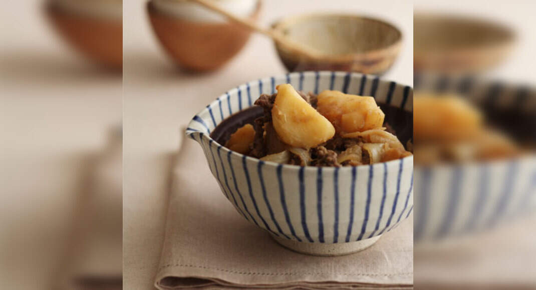 Pyaz Aloo Recipe: How to Make Pyaz Aloo Recipe | Homemade Pyaz Aloo Recipe