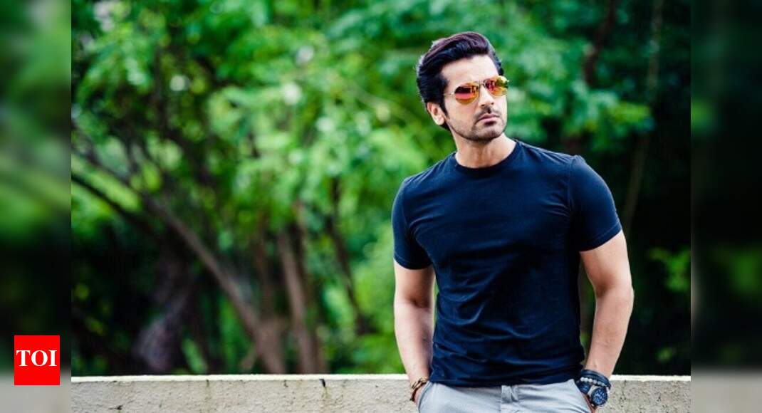 Hero Deepak joins Rs 100 crore club! | Telugu Movie News - Times of India